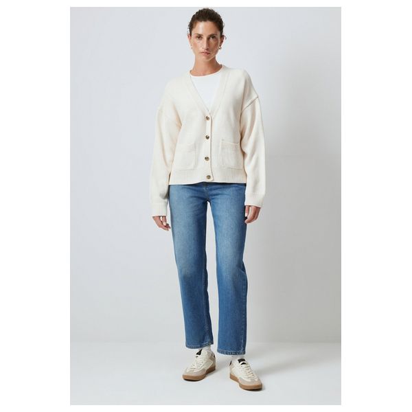 Elryan: A KNIT CARDIGAN WITH BUTTON POCKET DETAILS - Cream / M